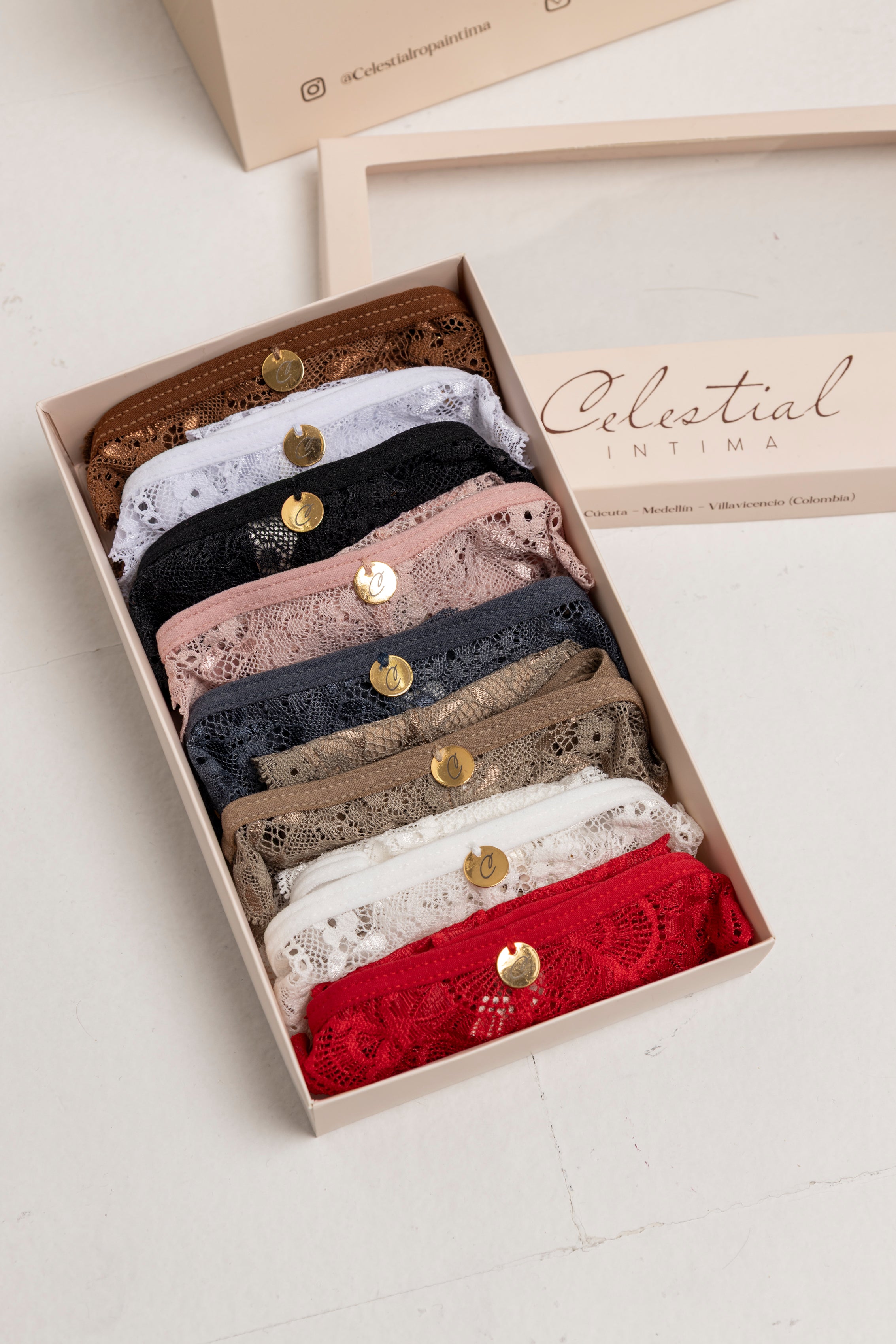 PACK PANTYS BASICA ENCAJE X7 +1 REGALO – Celestial Íntima